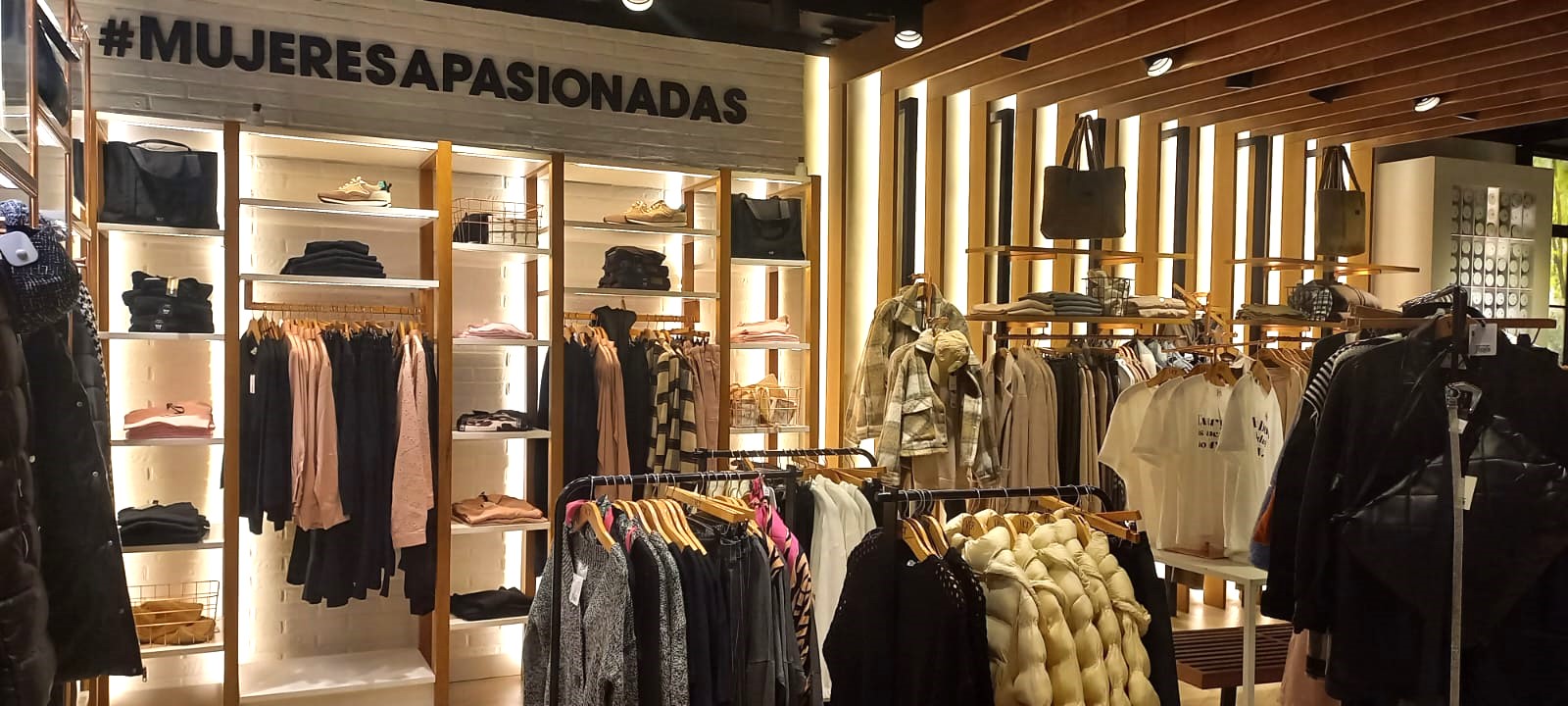 La tienda de ropa que se inspiró en el cuarto femenino - Voilà